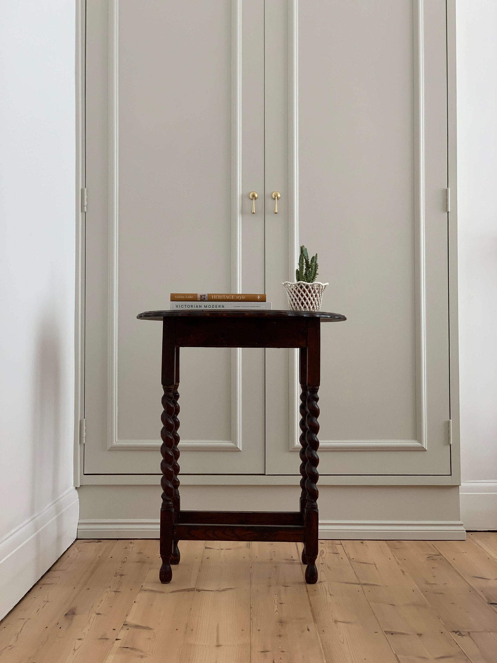 Antique scalloped barley twist table – Custodian Antiques